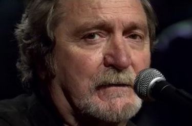Musica popolare, il cantastorie Gualtiero Bertelli alla Casa del Popolo ...