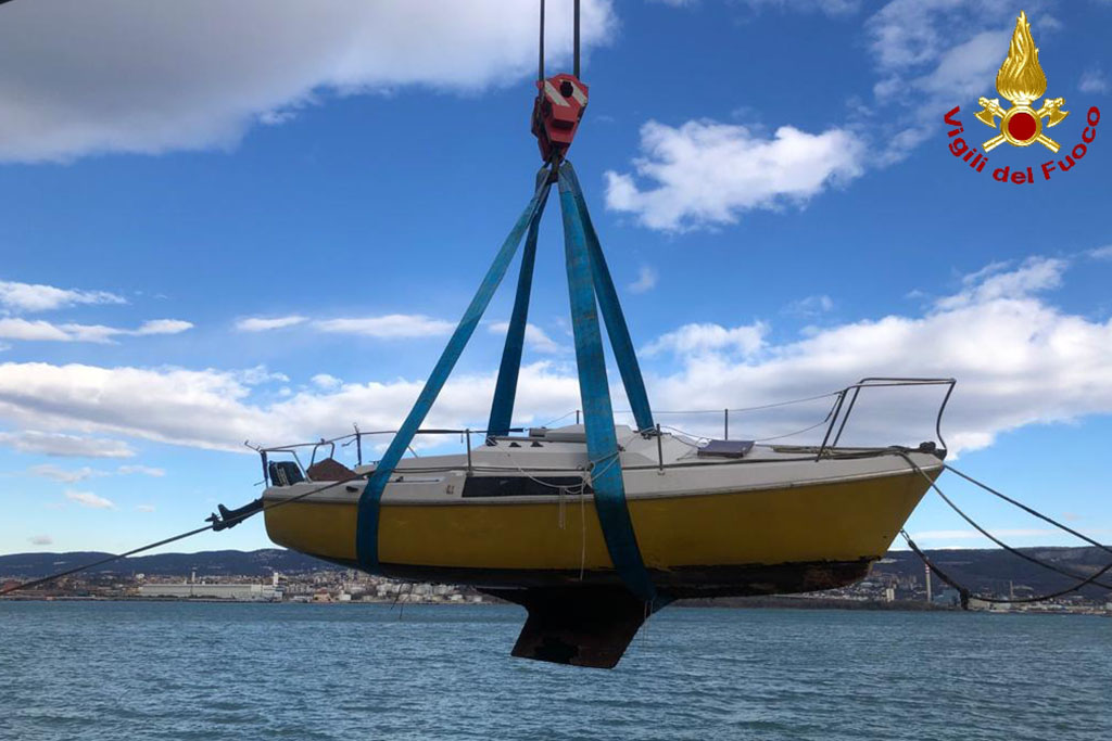 Recuperato natante alla deriva alle porte di Muggia - TRIESTE.news