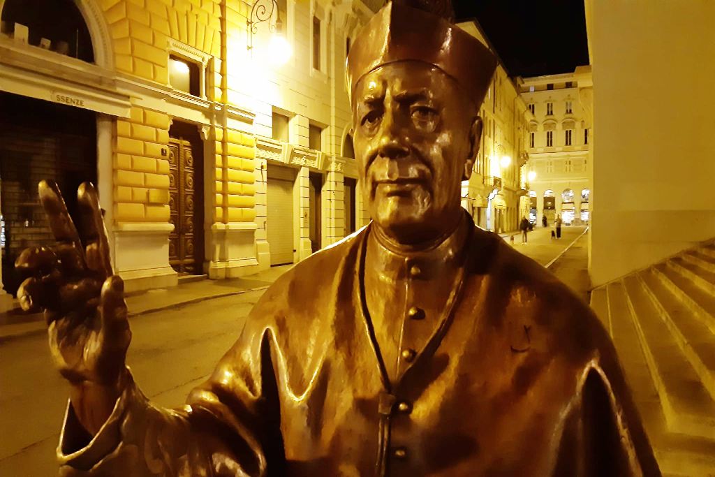 Trieste, lordata la nuovissima statua di Mons. Santin - TRIESTE.news