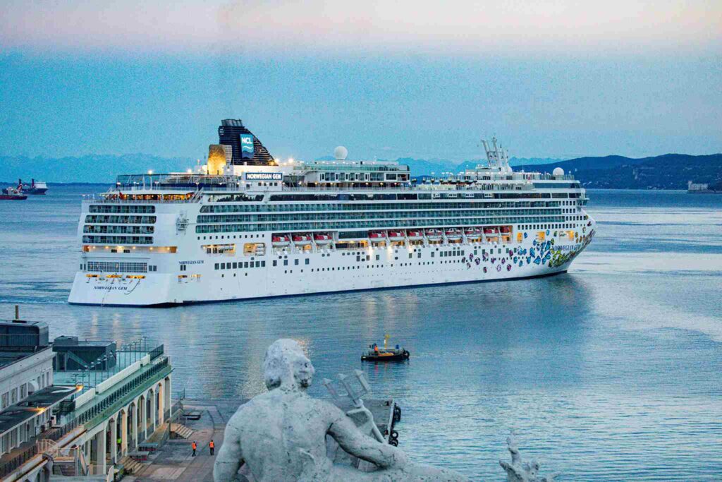 Norwegian torna a Trieste: il porto giuliano si riprende le grandi ...